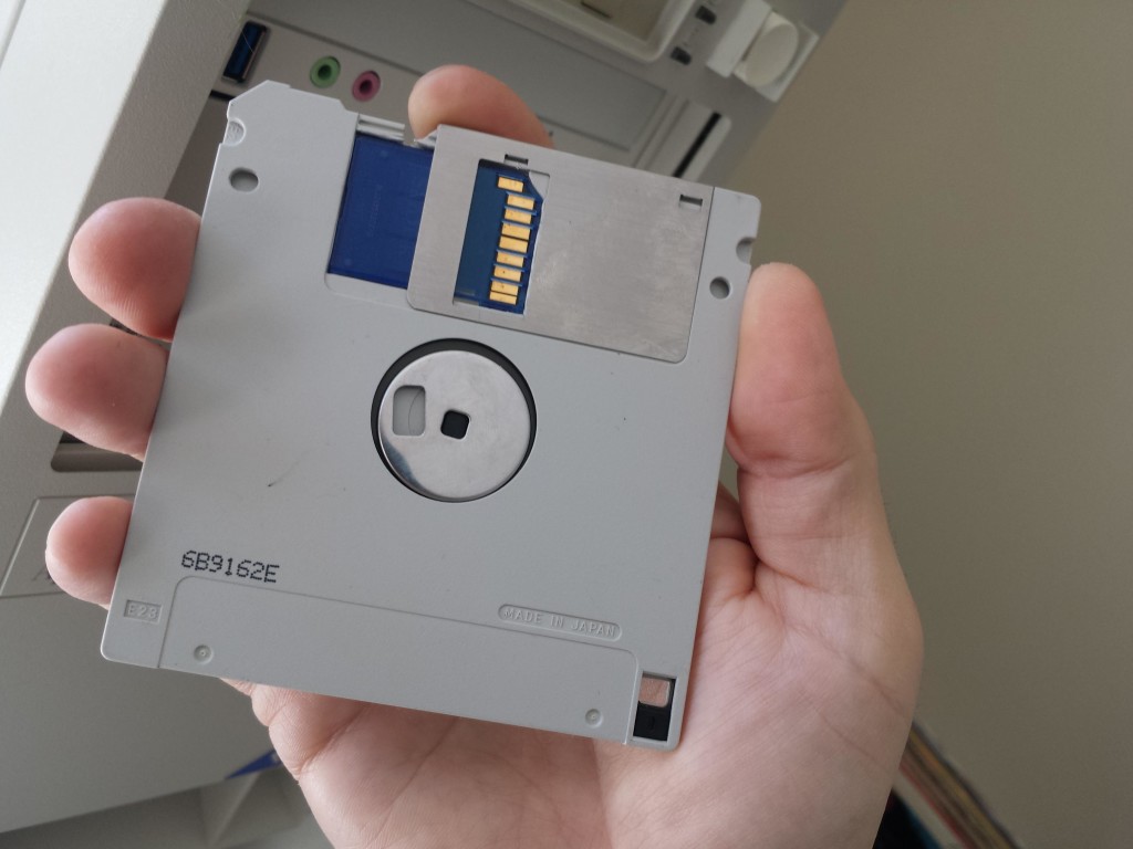 Nostalgie et modernité : découvrez la disquette de 118 Go - Tech - Numerama