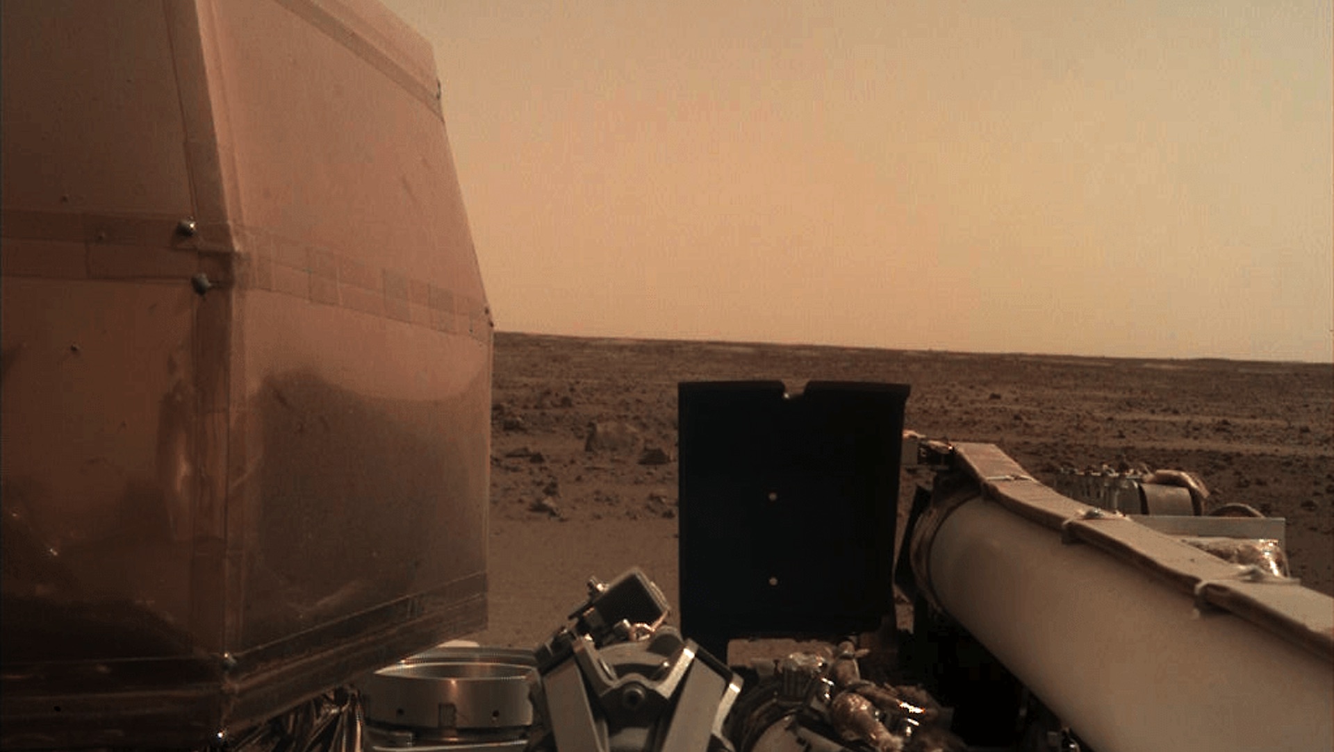 La Sonde Insight A Déjà Capturé 2 Photos Saisissantes De Mars