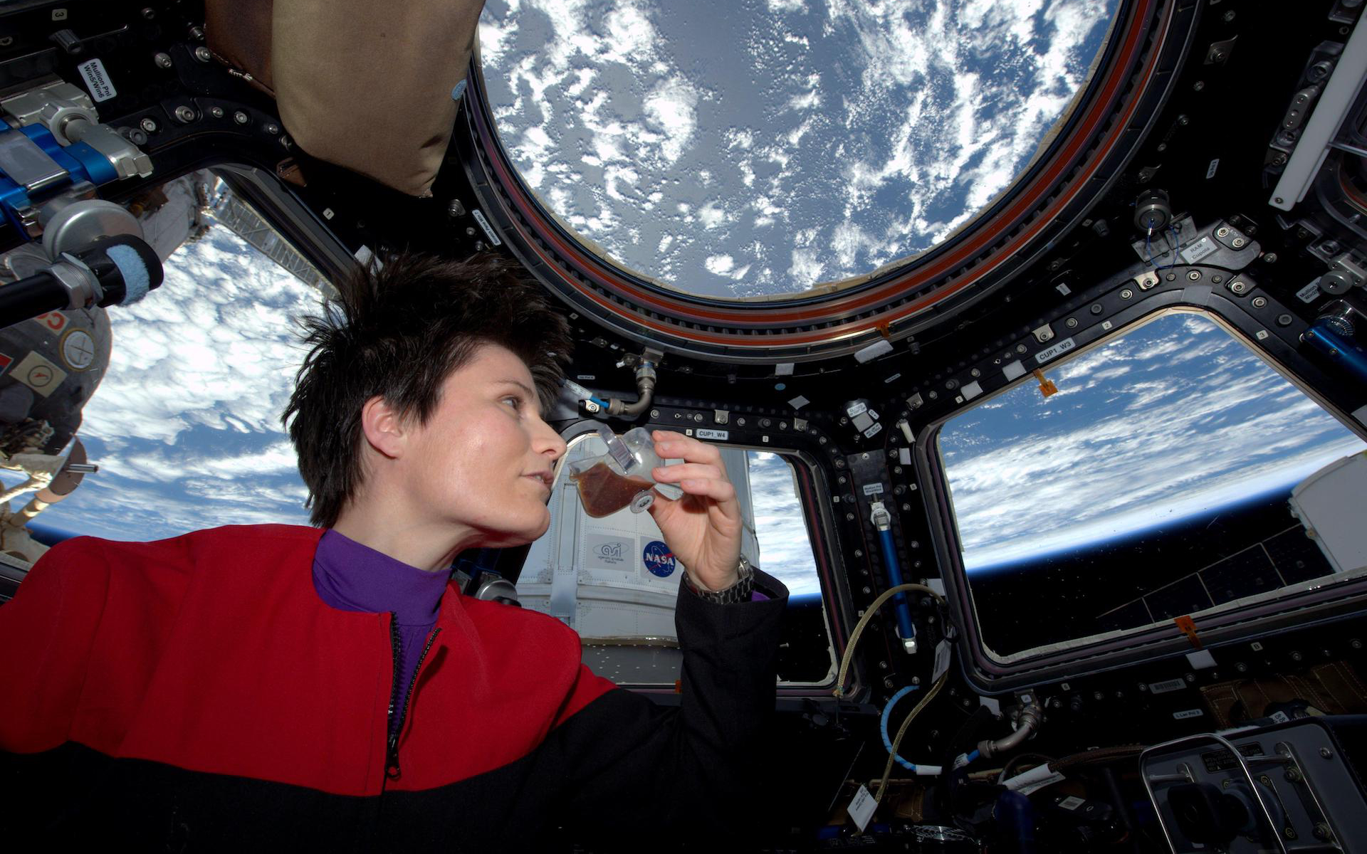 Comment boit-on du café dans l'espace