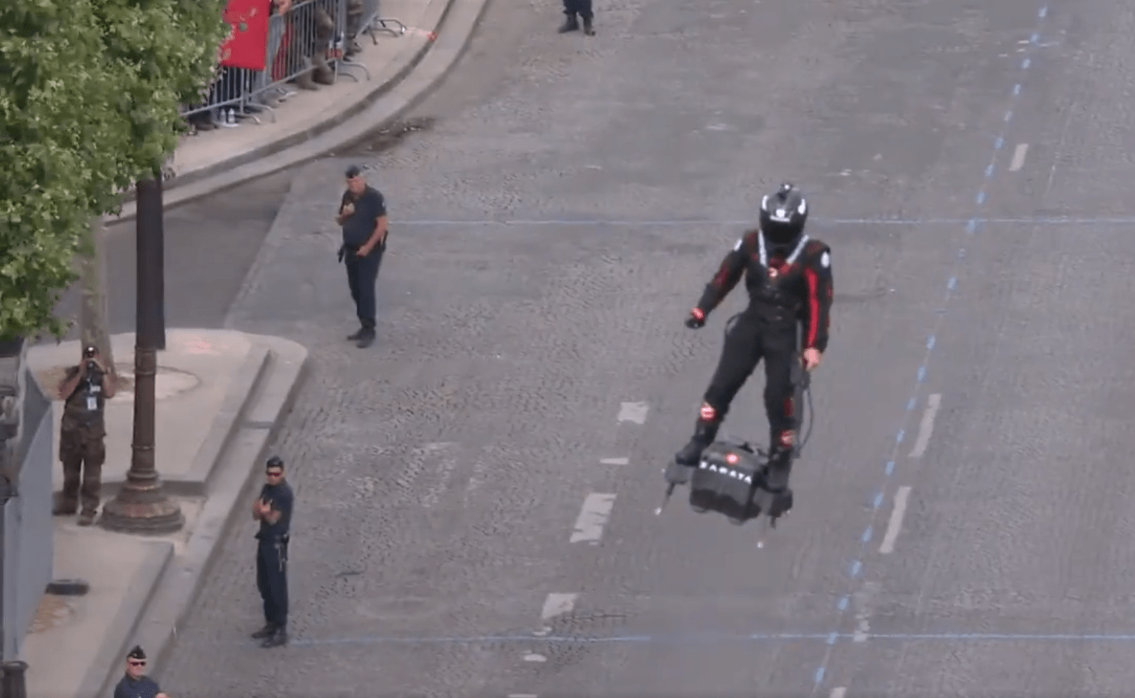 Le FlyBoard Air qui a fait le show le 14 juillet est-il vraiment utile ...
