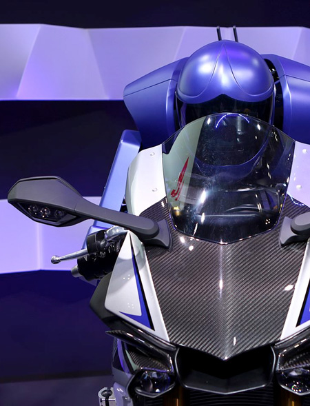 Yamaha développe un robot champion de moto