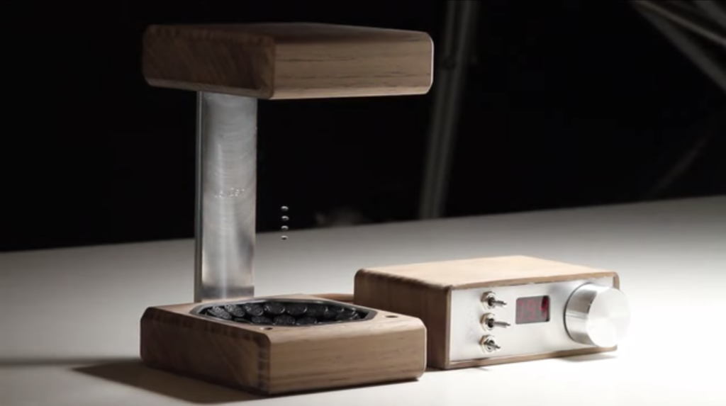 LeviZen : ce gadget décoratif fait léviter de l'eau grâce aux ondes ...