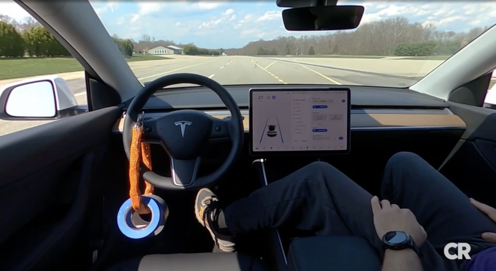 Dangereux Illégal Mais Possible Lautopilot Des Tesla Peut être Utilisé Sans Conducteur