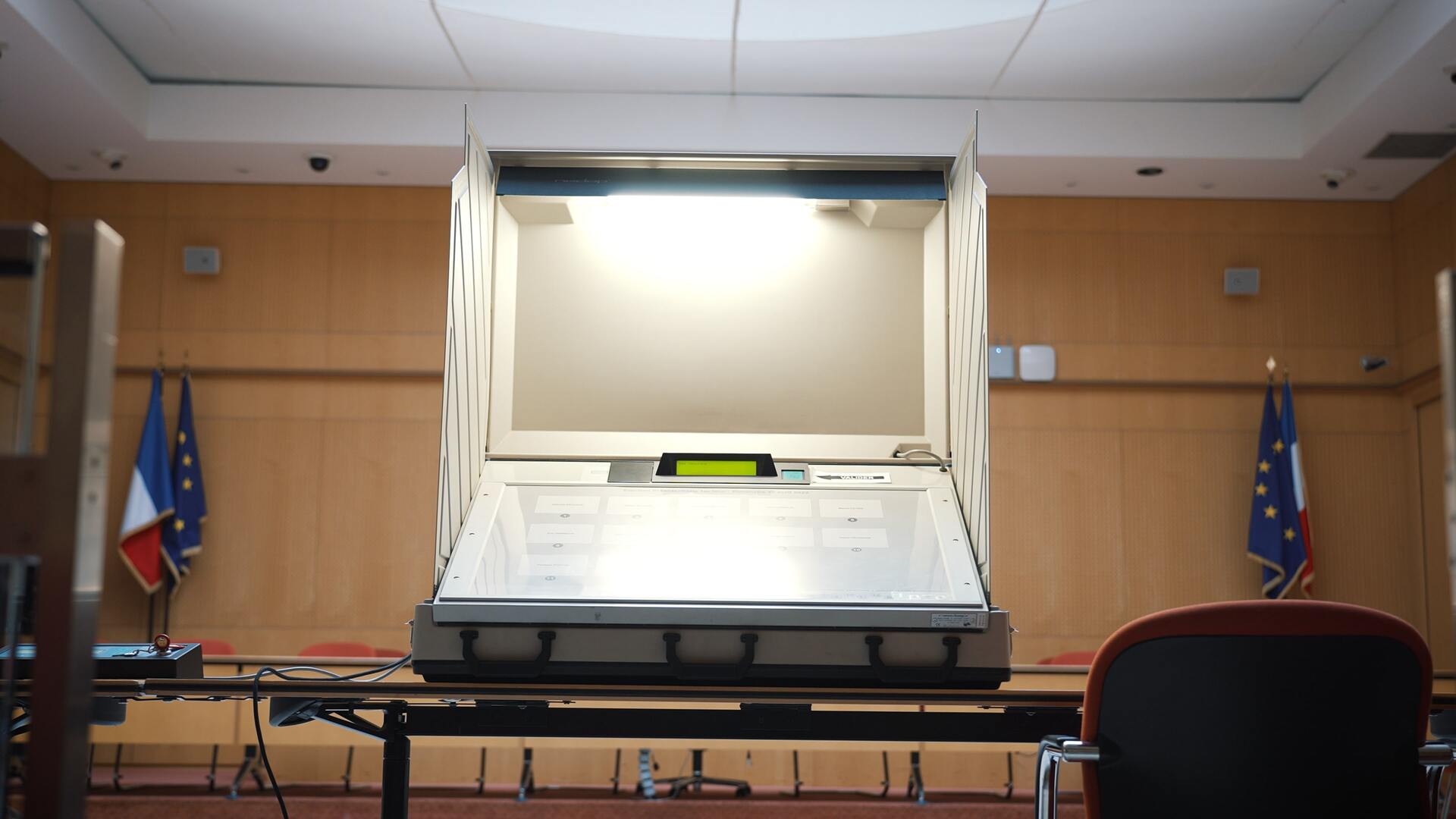 Sécurité, vieillissement, peur : quel futur pour les machines à voter ...