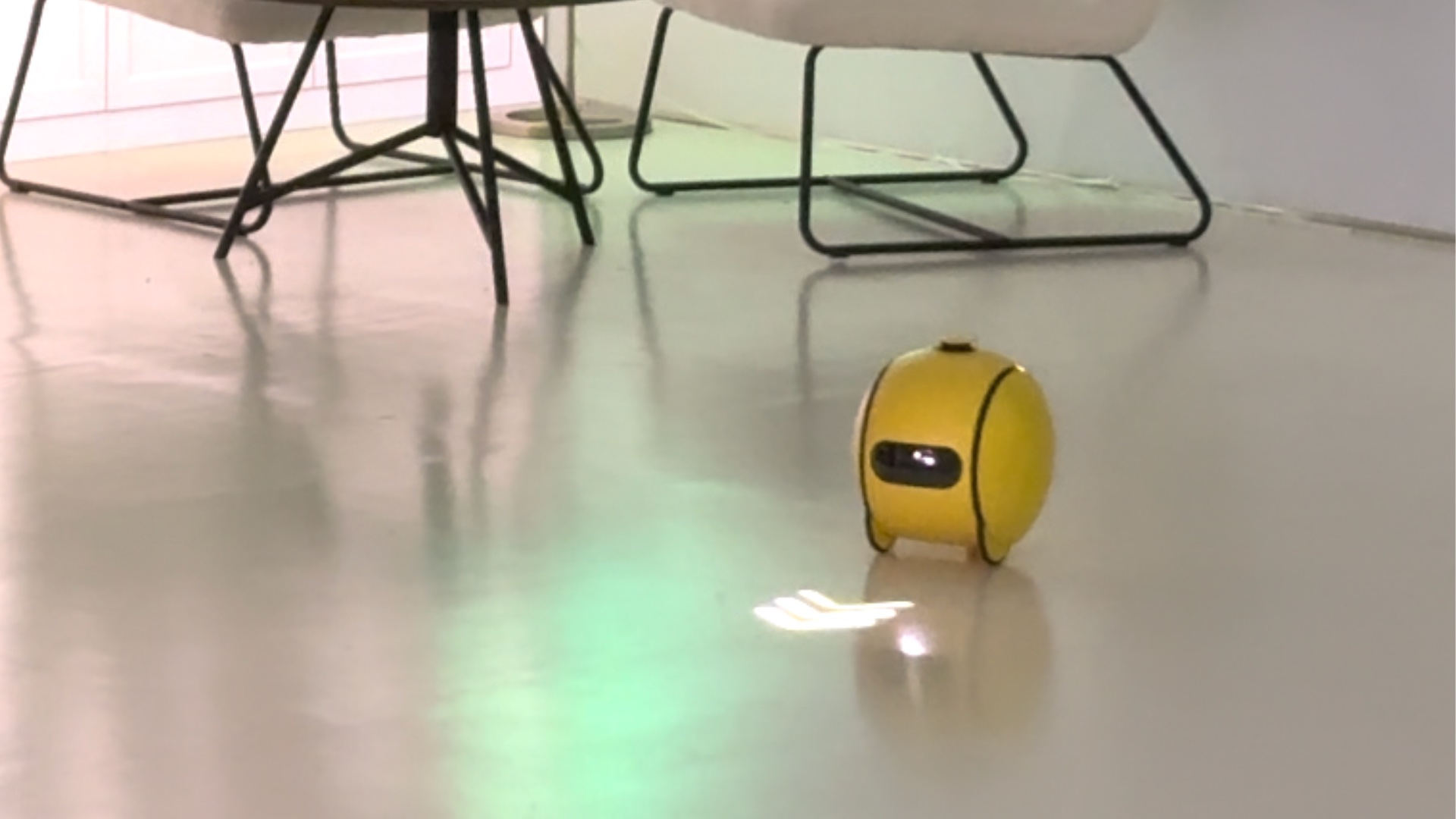 Meeting Ballie Samsungs Robot That Projects Ai Onto Walls Gamingdeputy
